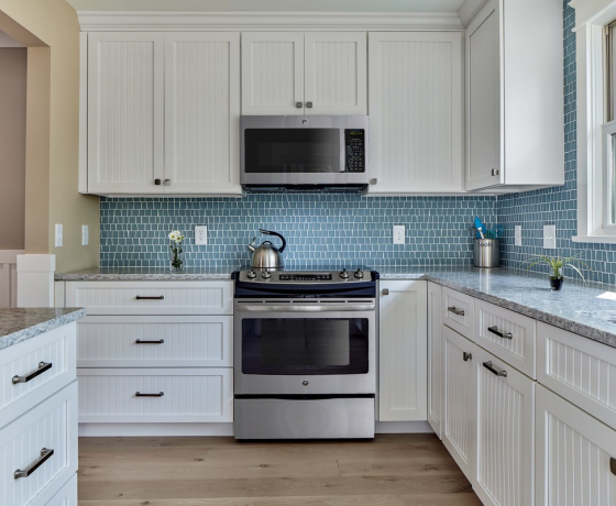 Your Guide To Experimenting With Two Toned Kitchen Cabinets